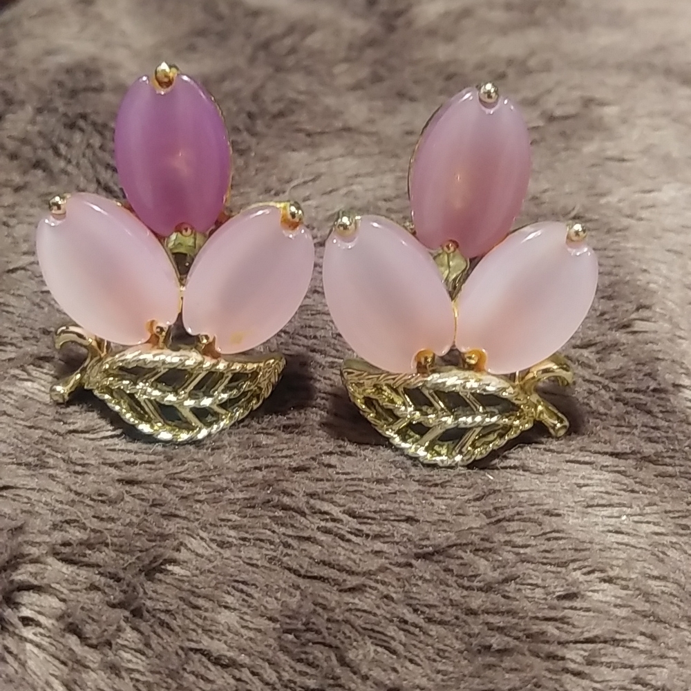 Vintage Lisner Pink Leaf Gorgeous Screw On Earrings N… - Gem